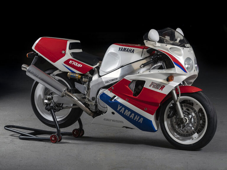 Yamaha FZR 750 R 1989 à vendre chez Classic Motorbikes